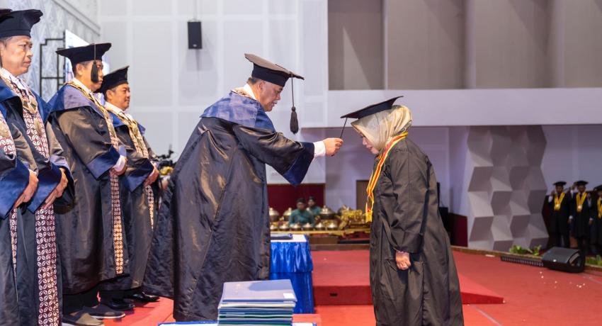UNY Mewisuda 384 Aparat Desa Kabupaten Bojonegoro Melalui Program RPL ... UNY Mewisuda 384 Aparat Desa Kabupaten Bojonegoro Melalui Program RPL ...